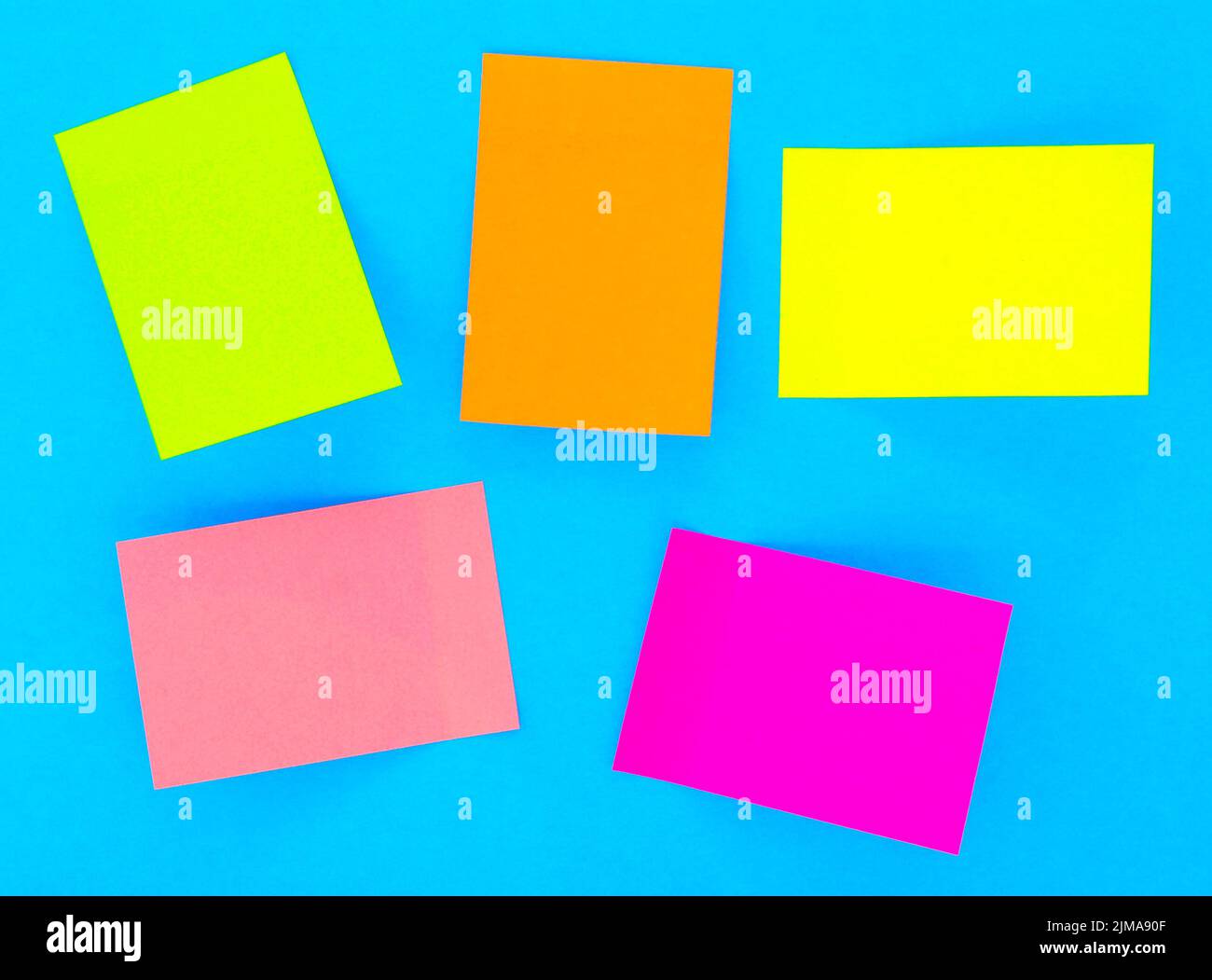 Pink blank sticky notes hi-res stock photography and images - Alamy