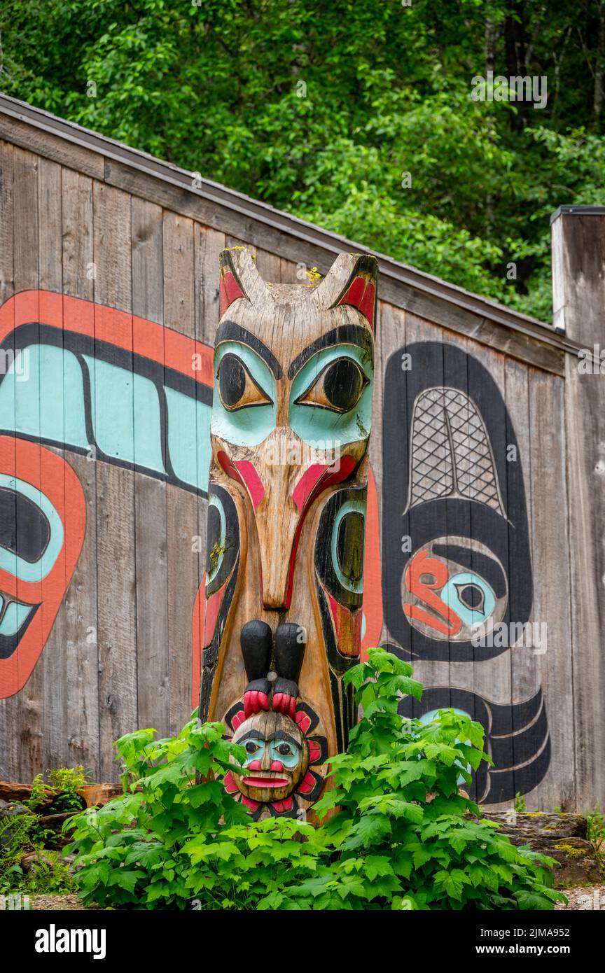 Tlingit native longhouse hi-res stock photography and images - Alamy