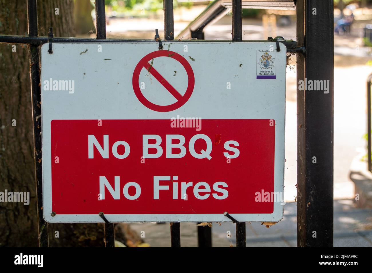 Fires in public parks hi-res stock photography and images - Alamy