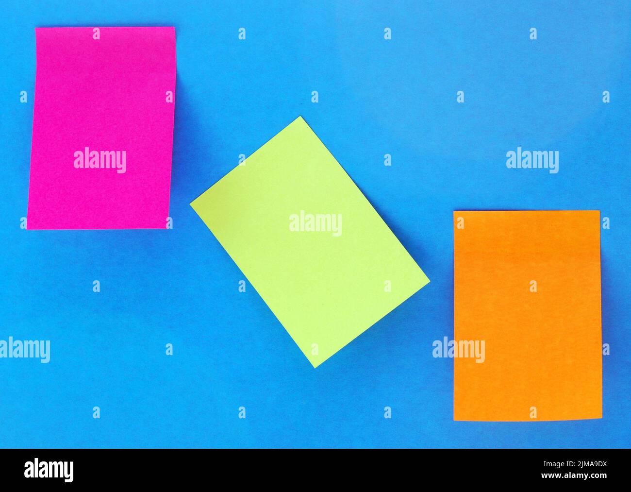 Red sticky notes hi-res stock photography and images - Alamy