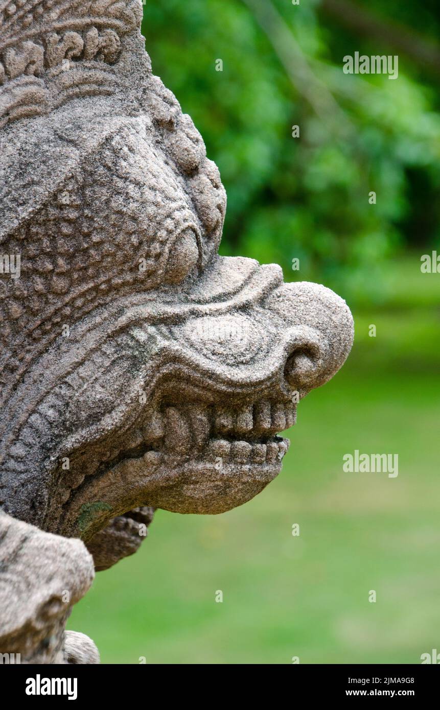 Statue profile hi-res stock photography and images - Alamy