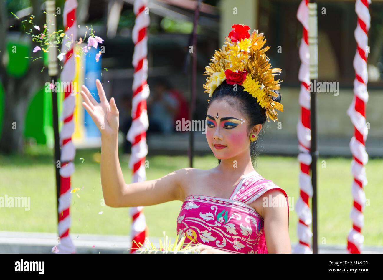 Dancer with crown hi-res stock photography and images - Alamy