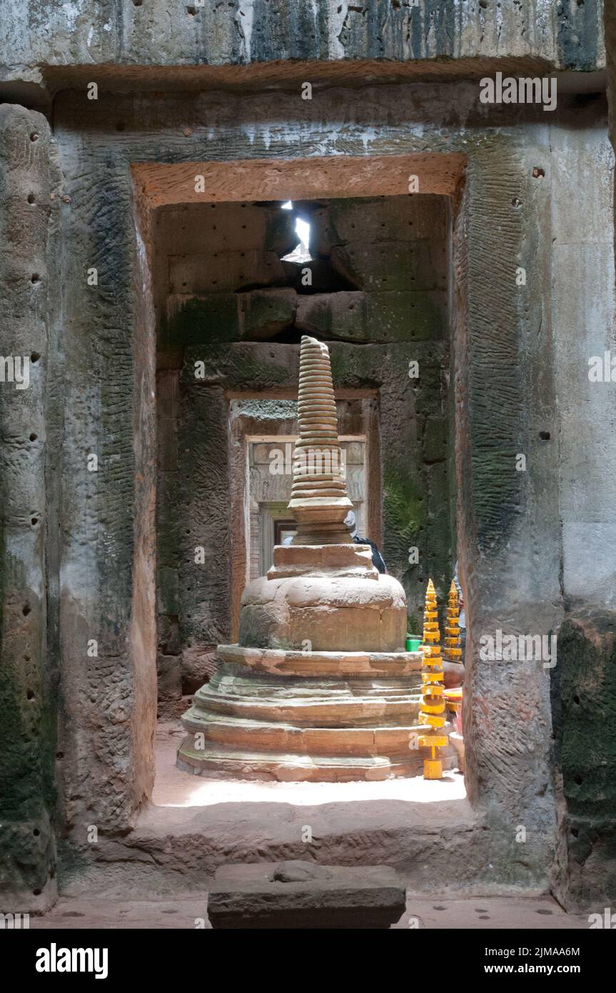 Angkor temple cambodia pedestal hi-res stock photography and images - Alamy