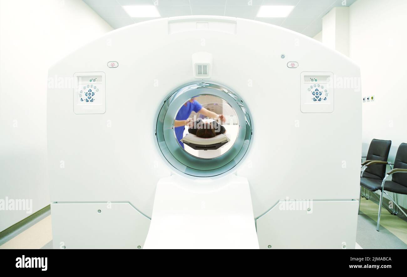 Hospital MRI scanner x-ray Stock Photo - Alamy