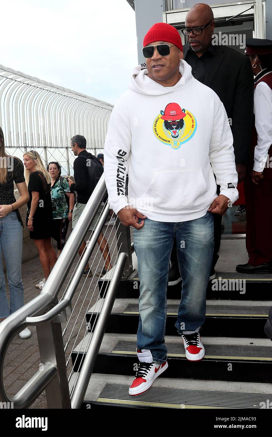 New York, NY, USA. 5th Aug, 2022. LL Cool J at the ceremonial lighting ...