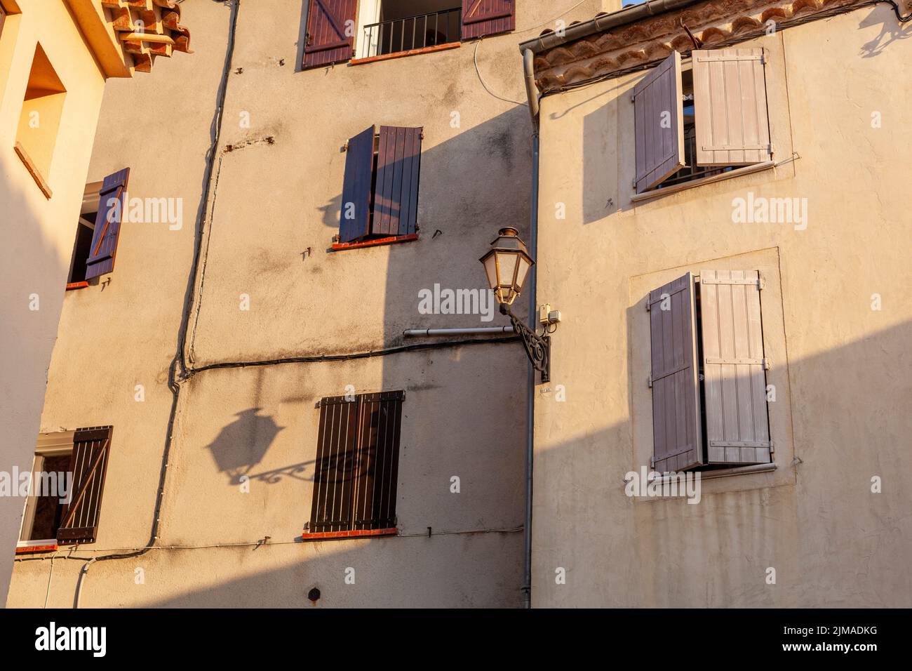 Old building shadows hi-res stock photography and images - Alamy