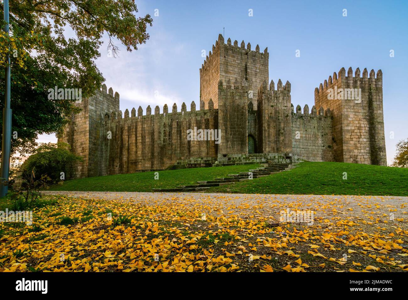 Castelo de guimarães hi-res stock photography and images - Alamy