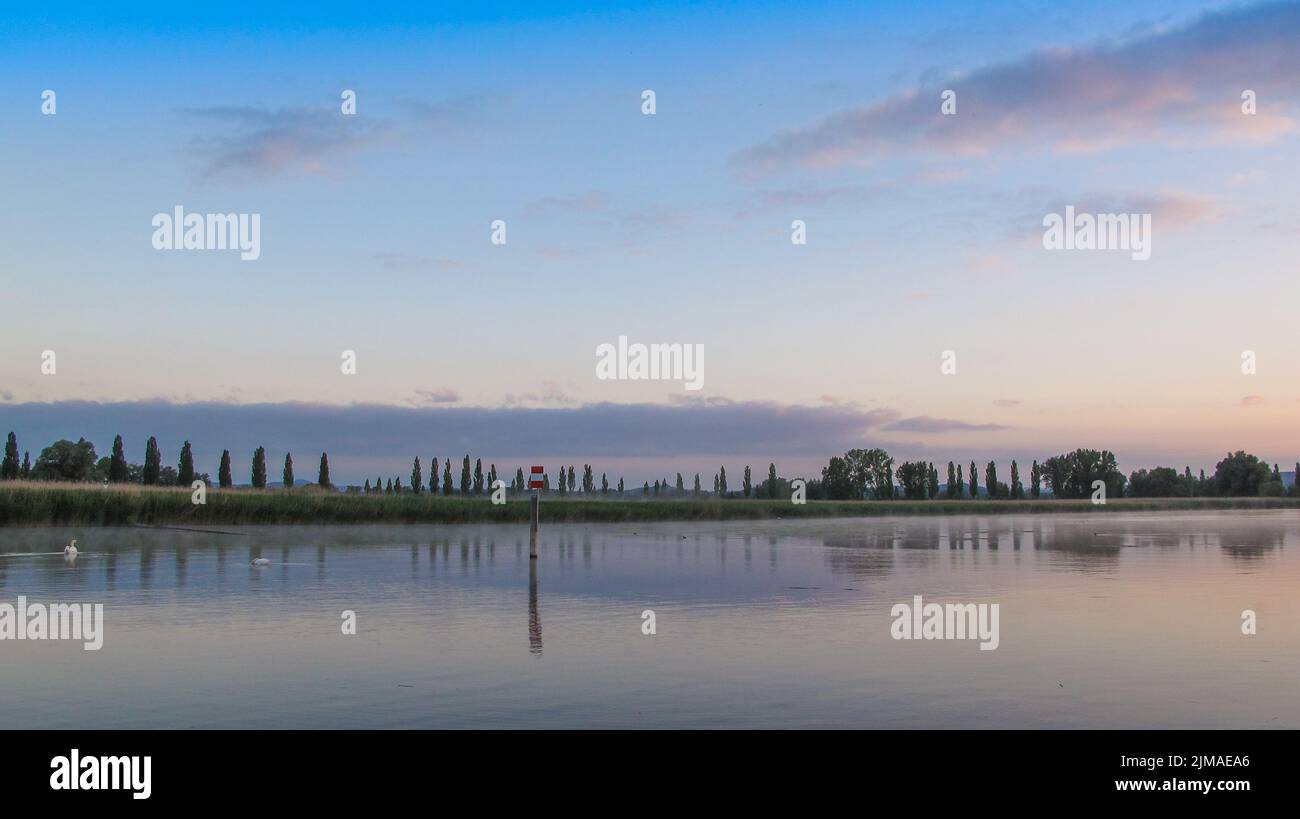 A new day begins on the peninsula HÃ¶ri in Moos - lake constance Stock ...