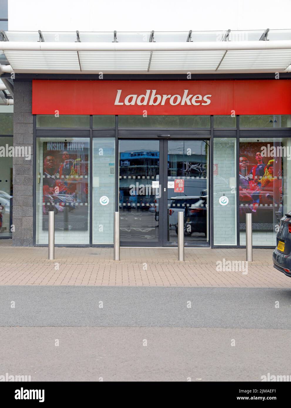 Ladbrokes store hi-res stock photography and images - Alamy