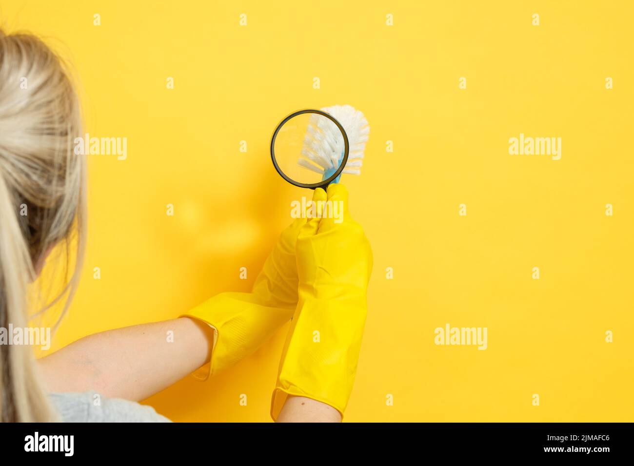 Home cleaning professional service hi-res stock photography and images ...