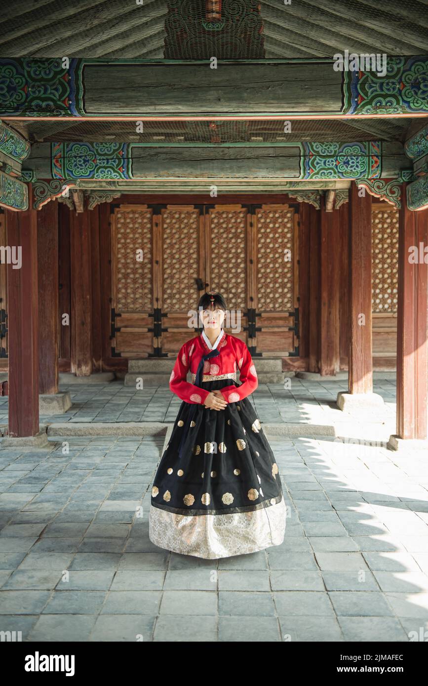 Beautiful Korean Girl In Hanbok At Gyeongbokgung The Traditional