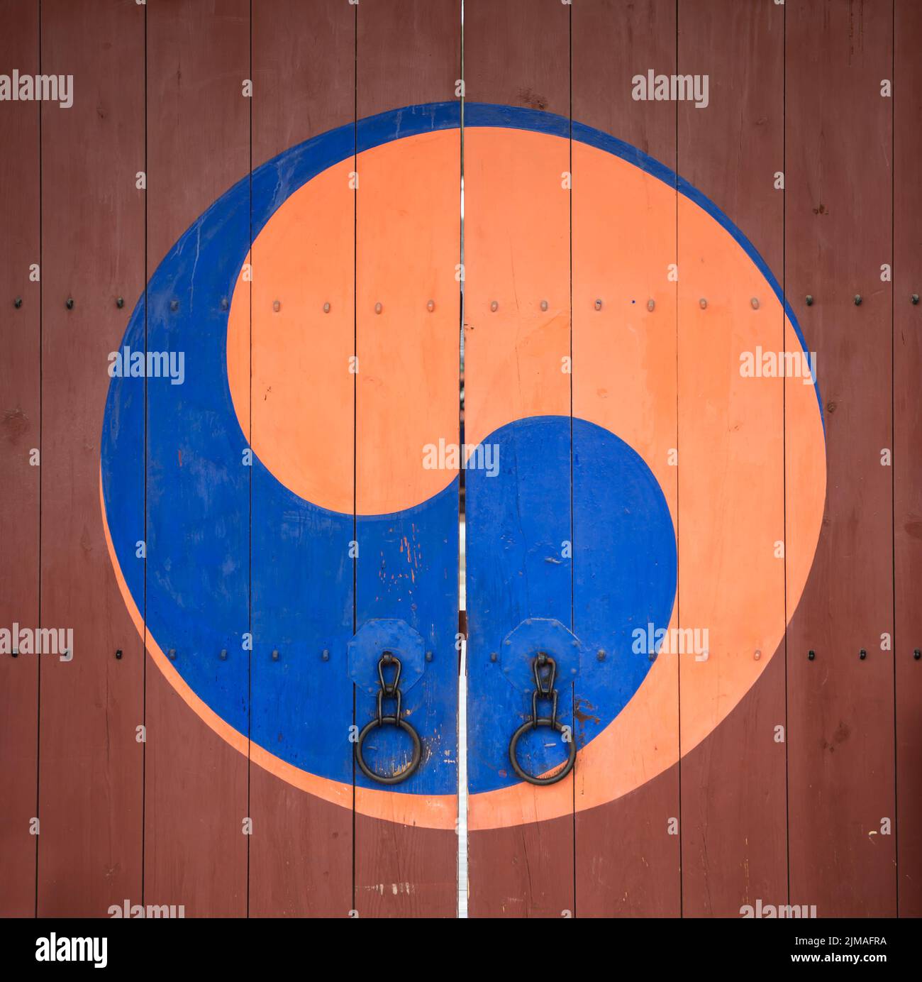 A symbol of Korea's iconic Taegeuk mark drawn on the old door in Suwon ...