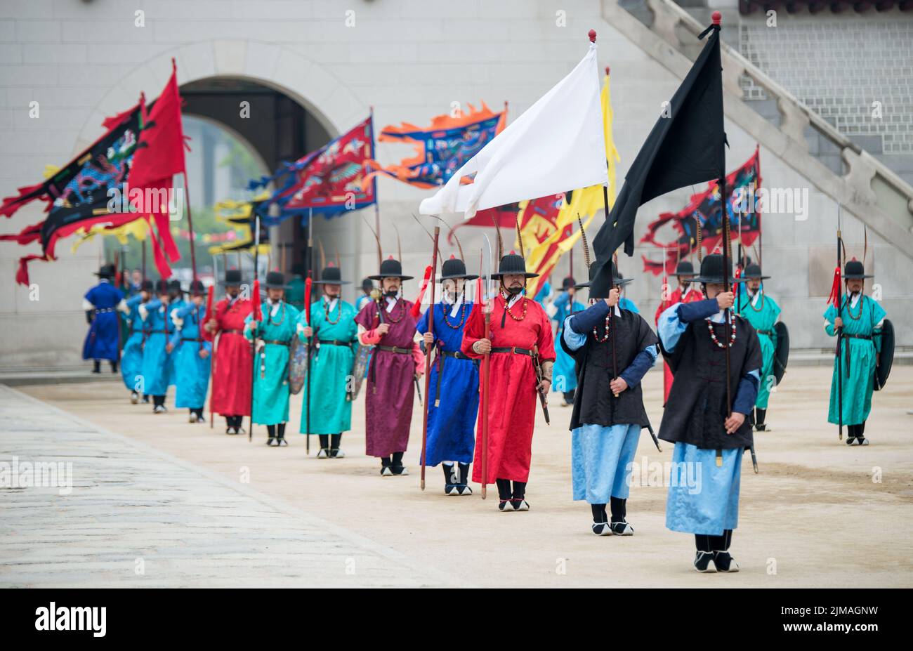Dressed in traditional costumes from Gwanghwamun gate of Gyeongbokgung ...