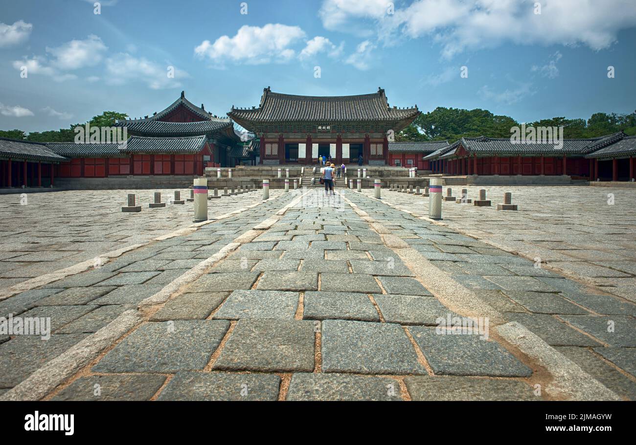 Joseon dynasty korean architecture hi-res stock photography and images ...