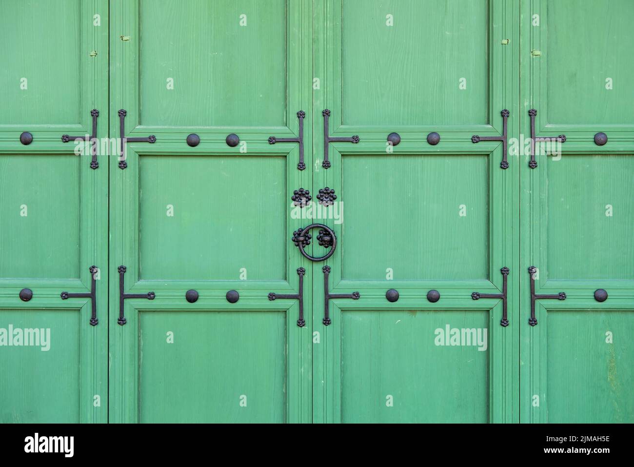Traditional Korean style door at Gyeongbokgung Palace in Seoul, South ...
