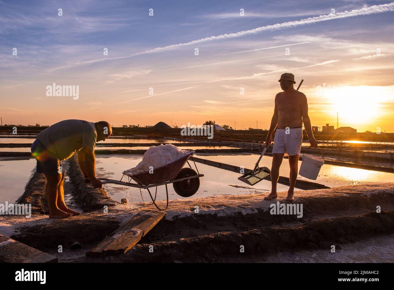 Ladder extraction hi-res stock photography and images - Alamy