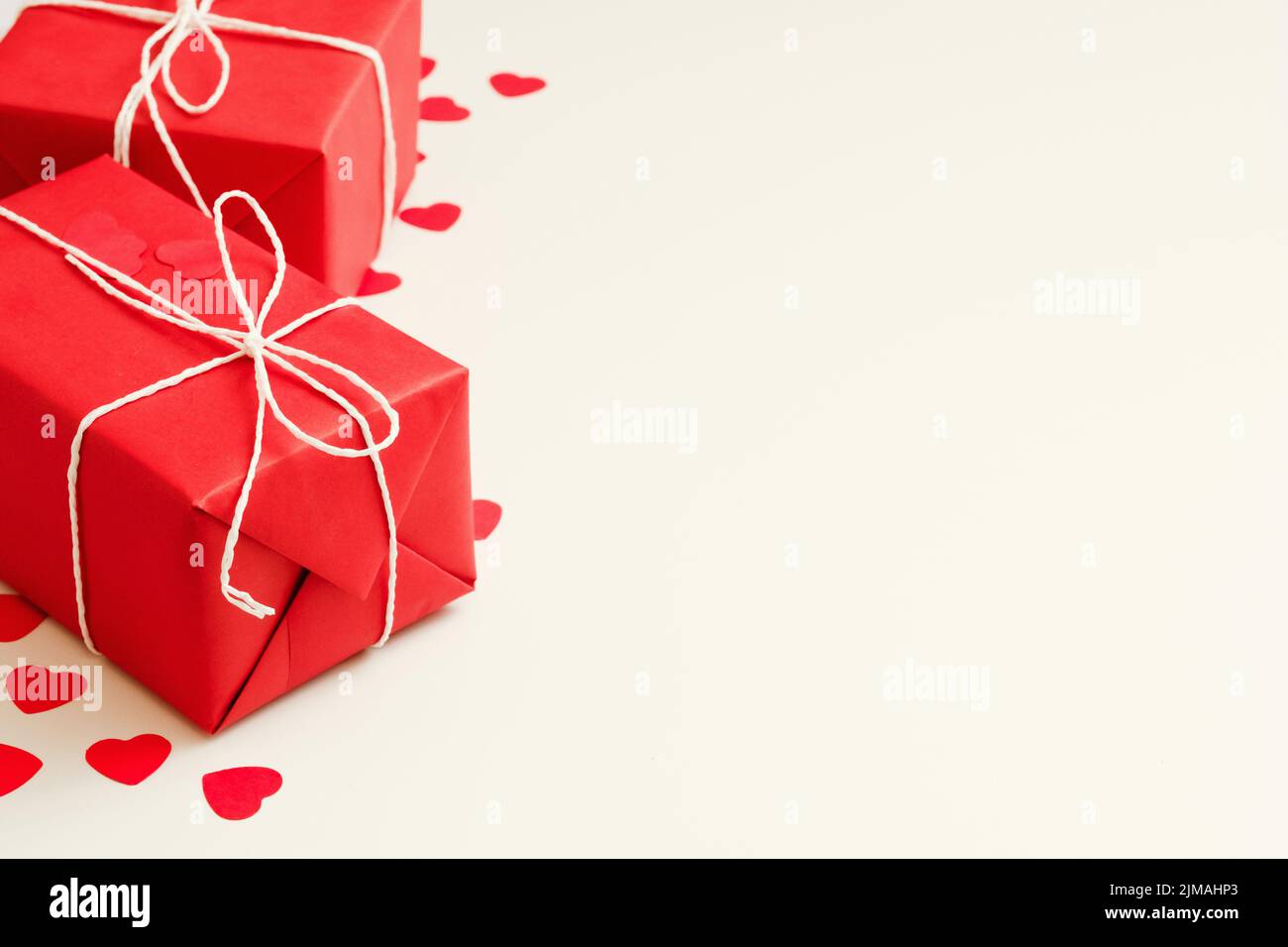 Red gift boxes hi-res stock photography and images - Alamy