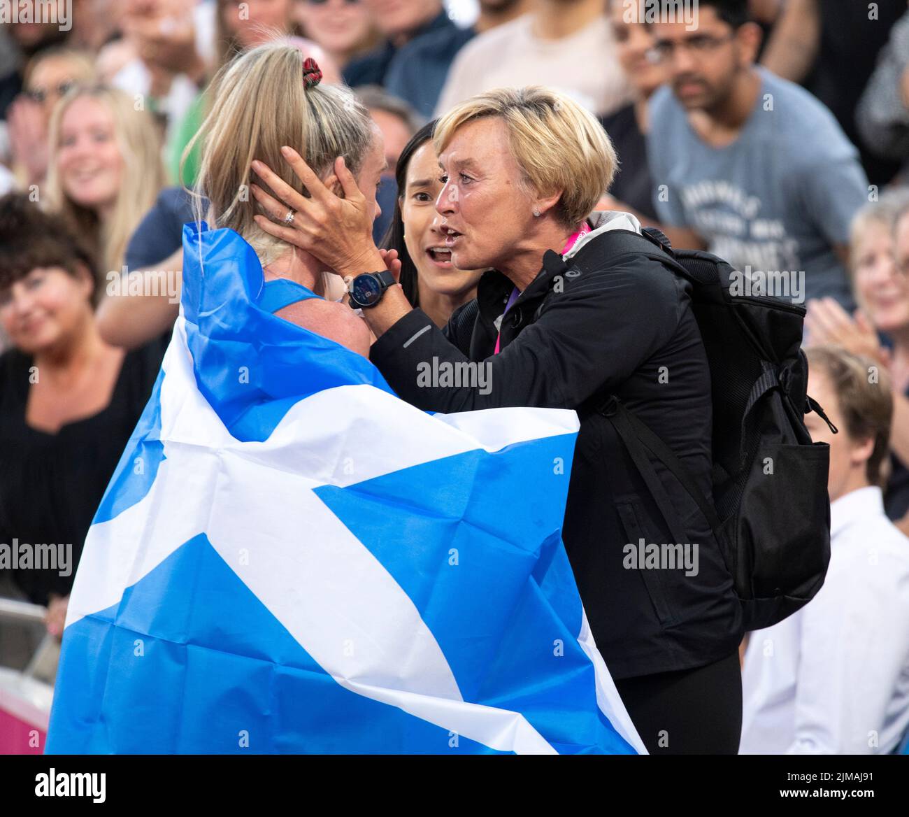 Eilish McColgan celebrating her win with her mum Liz McCogan after ...