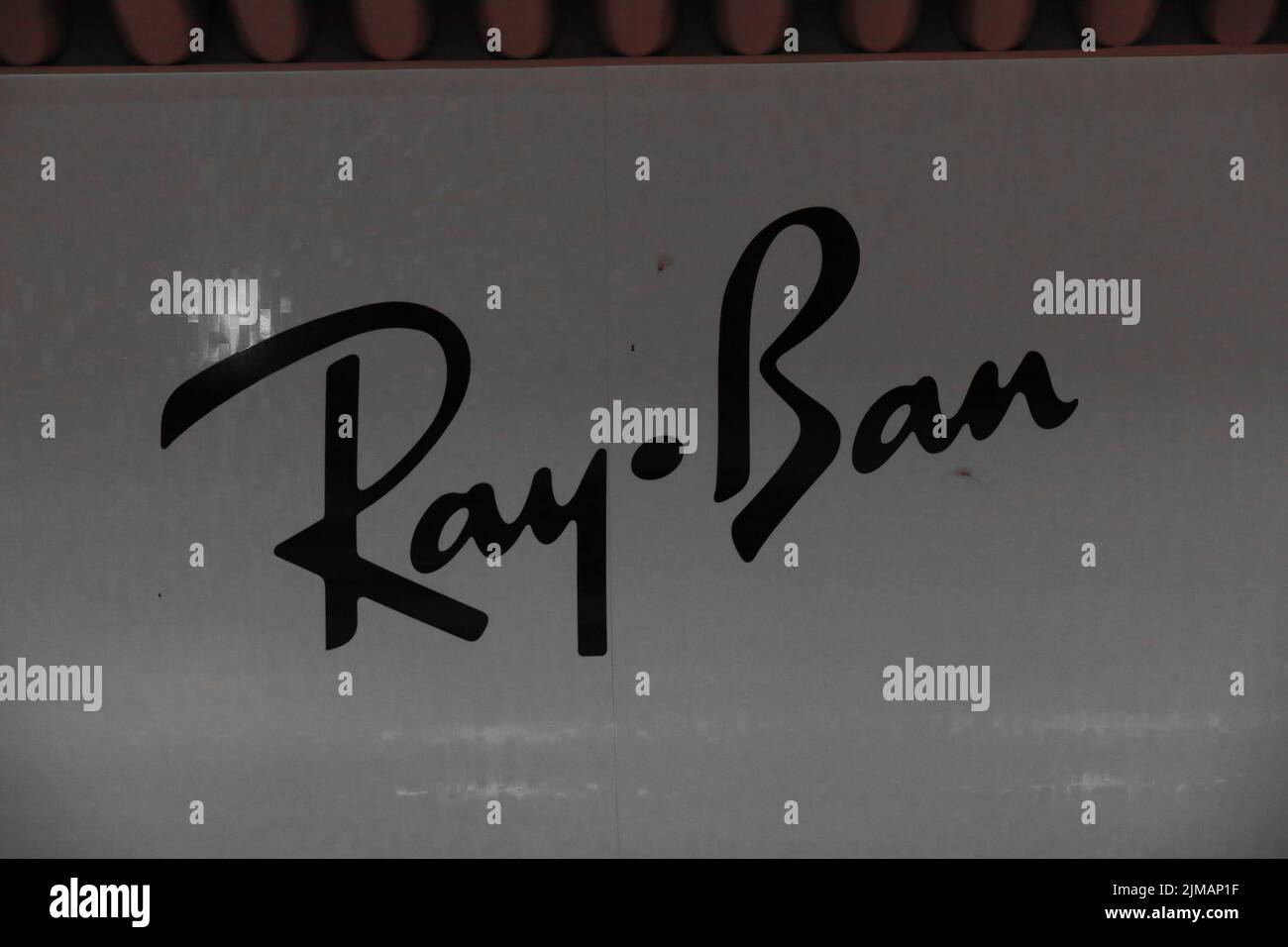 Rayban logo hi-res stock photography and images - Alamy