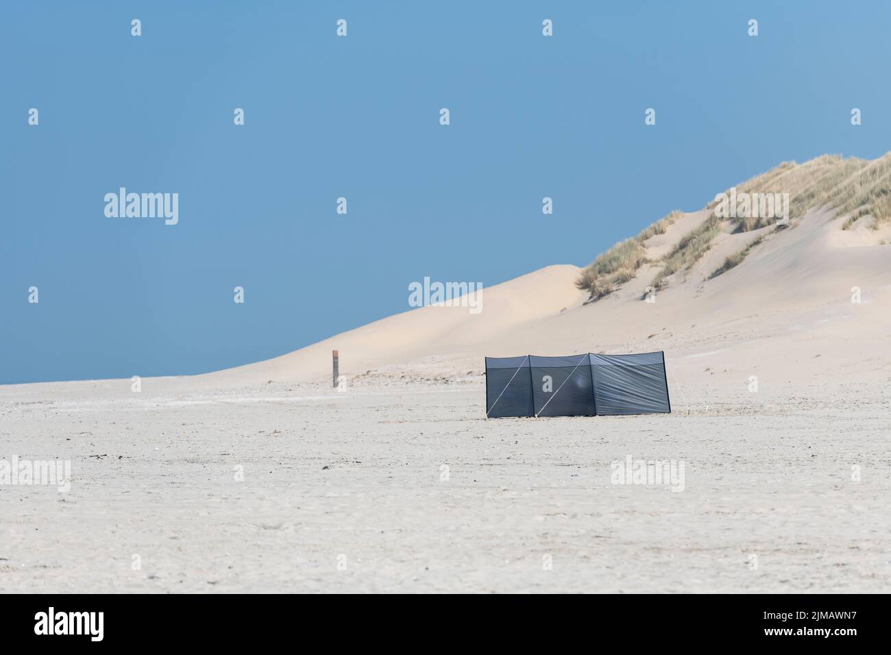 Wind screen on the beach Stock Photo - Alamy