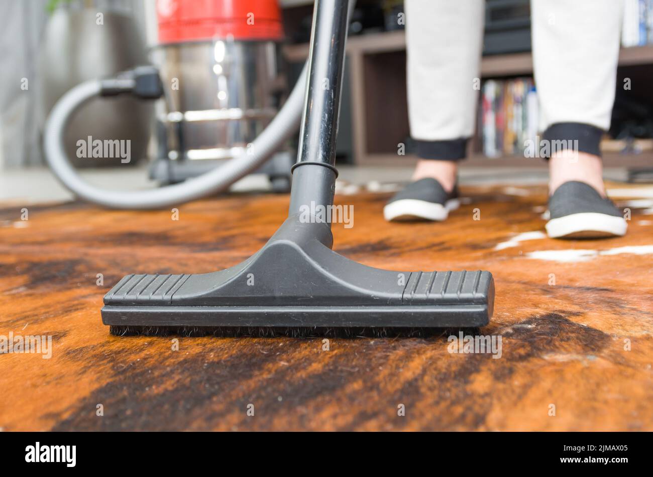 Vacuuming woman hi-res stock photography and images - Alamy