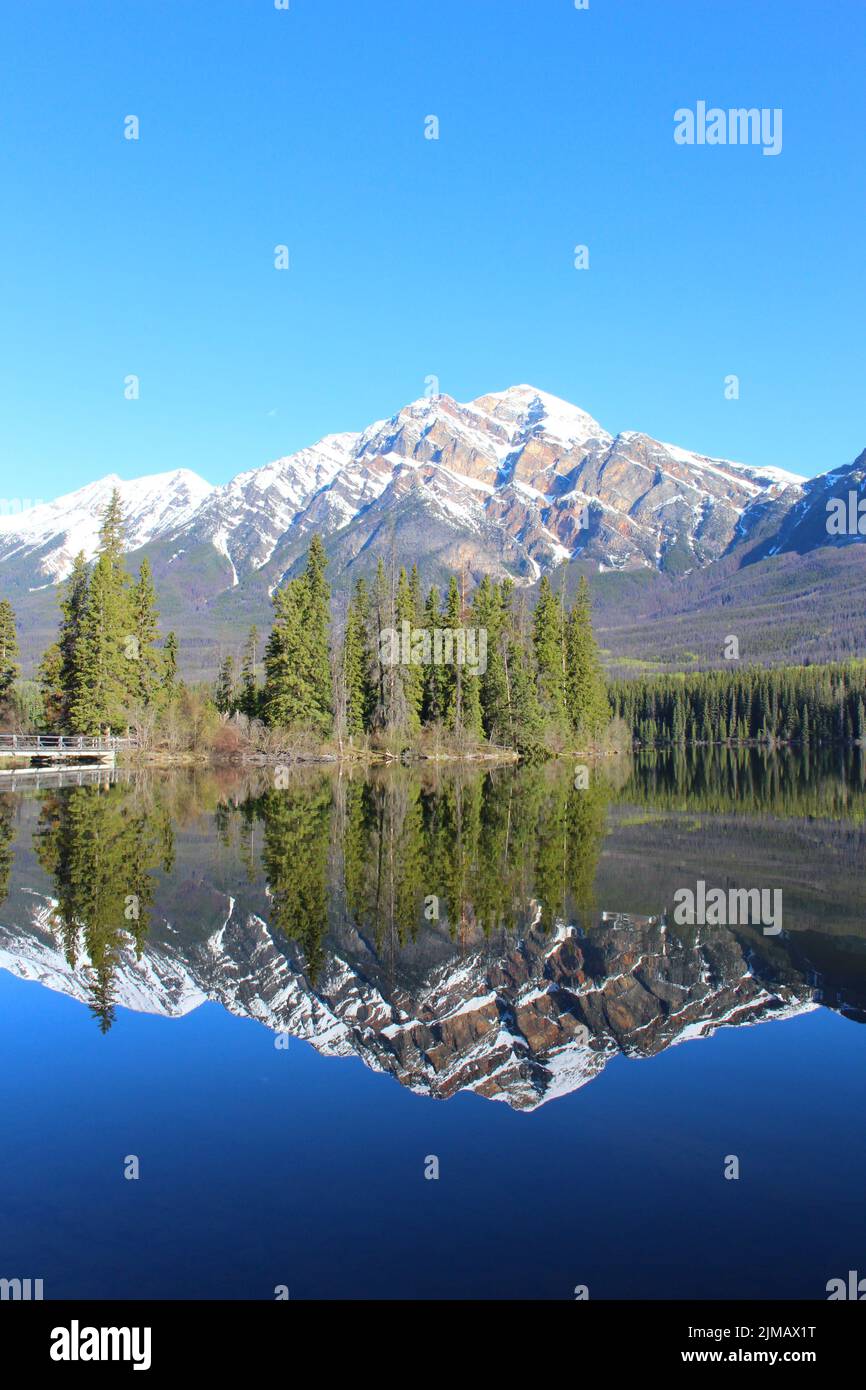 Pyramid Lake, Jasper Alberta Stock Photo - Alamy