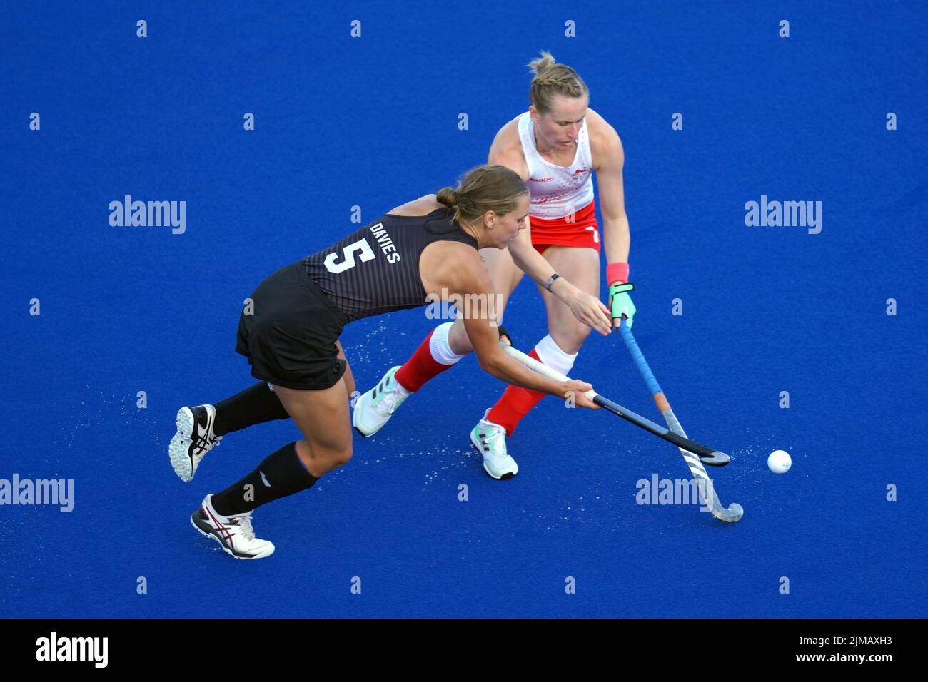England's Elena Rayer (right) and New Zealands' Frances Davies battle ...