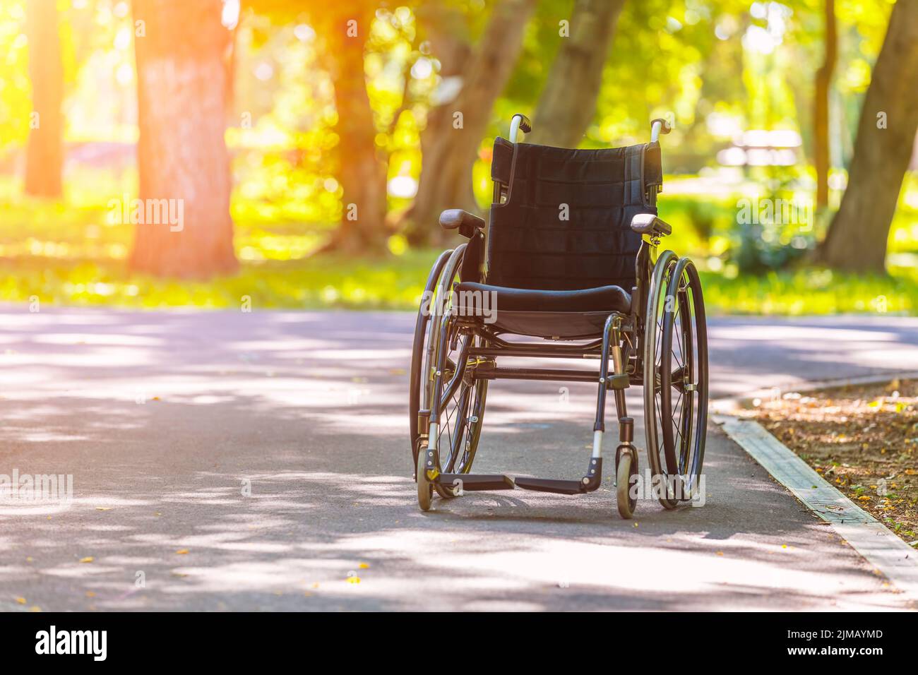 Empty wheelchair hi-res stock photography and images - Alamy