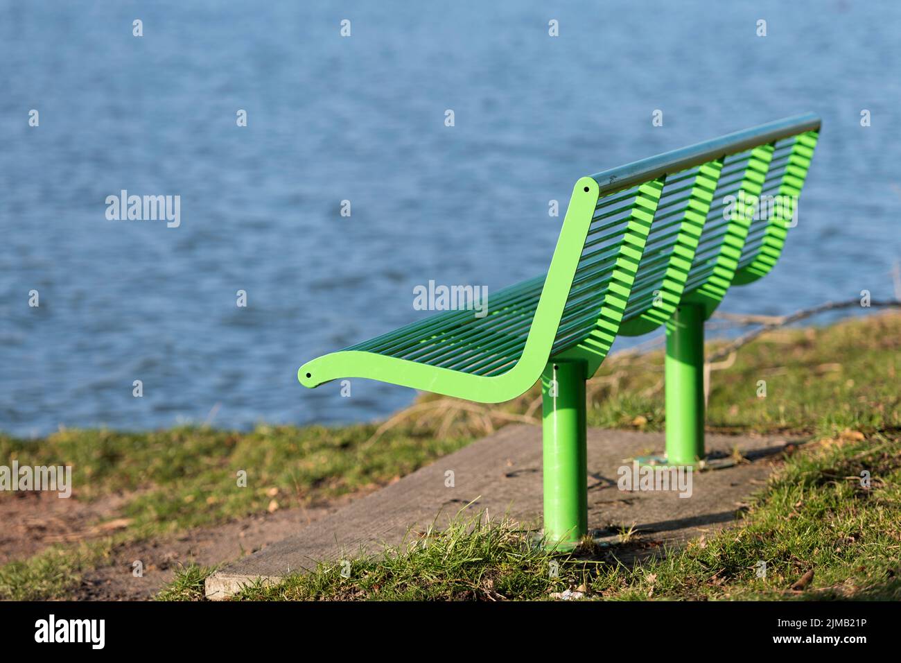 Green waterfront hi-res stock photography and images - Alamy