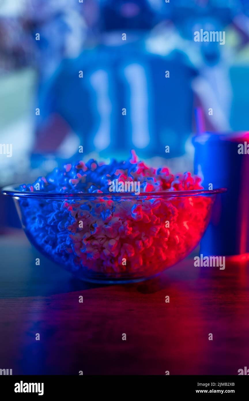 Basketball popcorn eating hi-res stock photography and images - Alamy