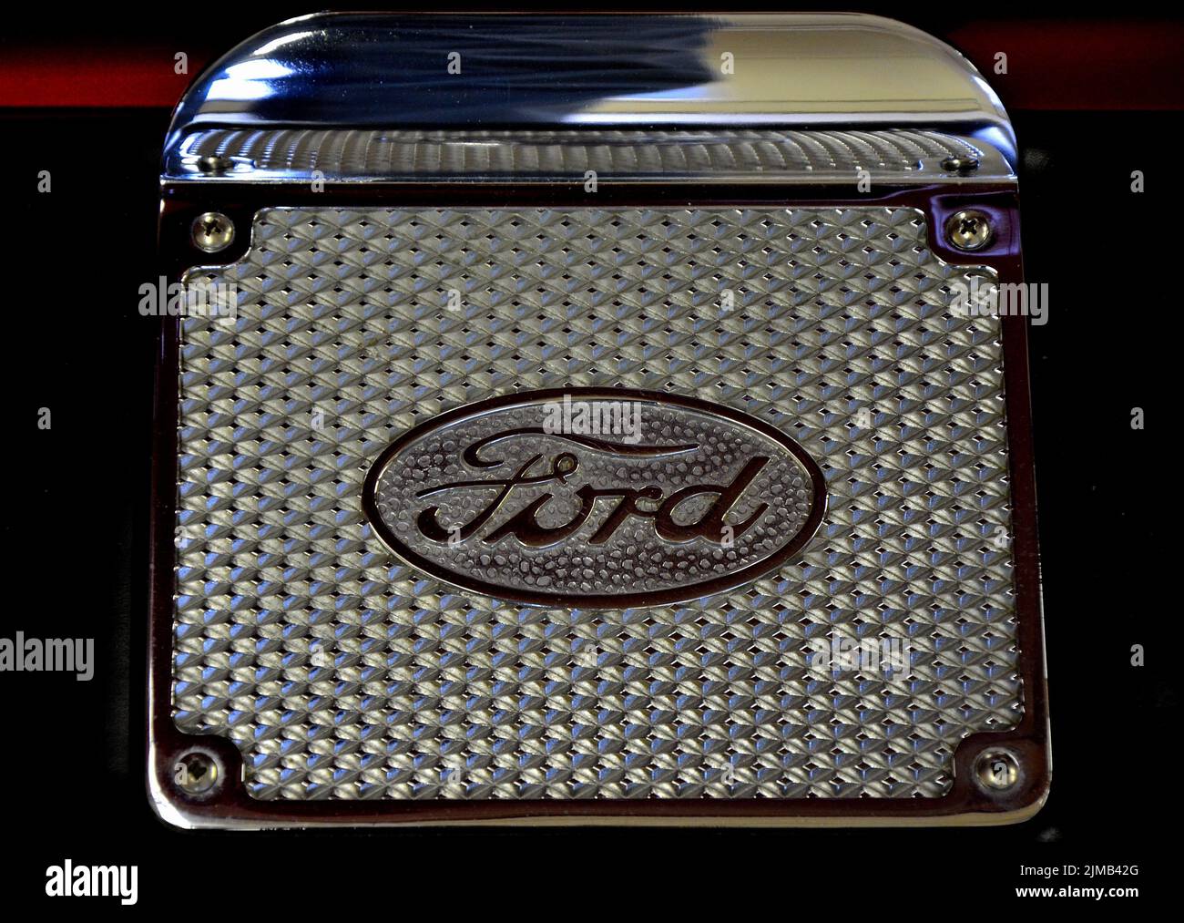 Ford emblem hi-res stock photography and images - Alamy