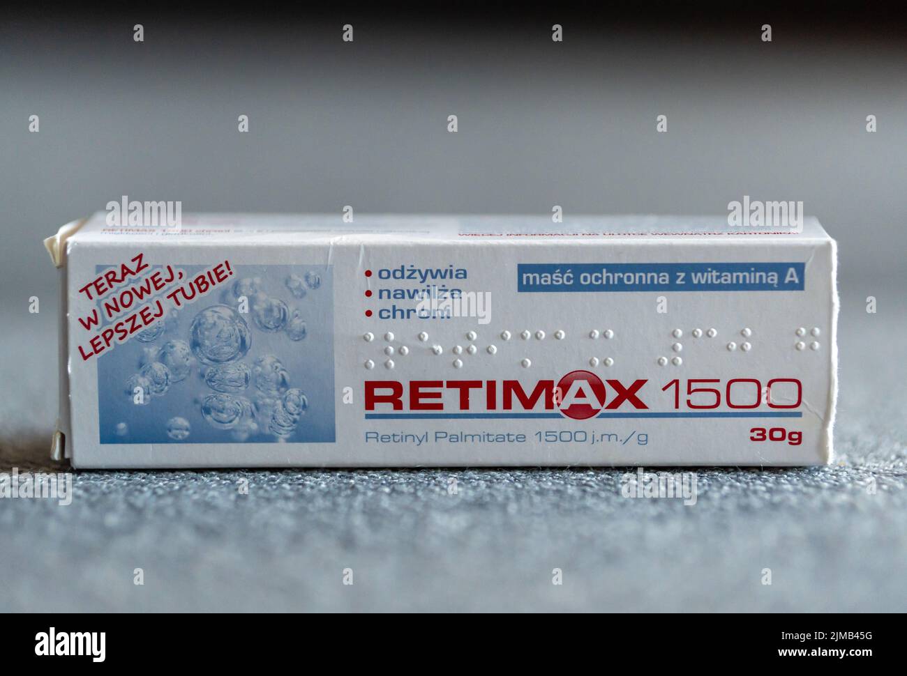 The Retimax 1500 vitamin wound cream in a box on a material surface ...