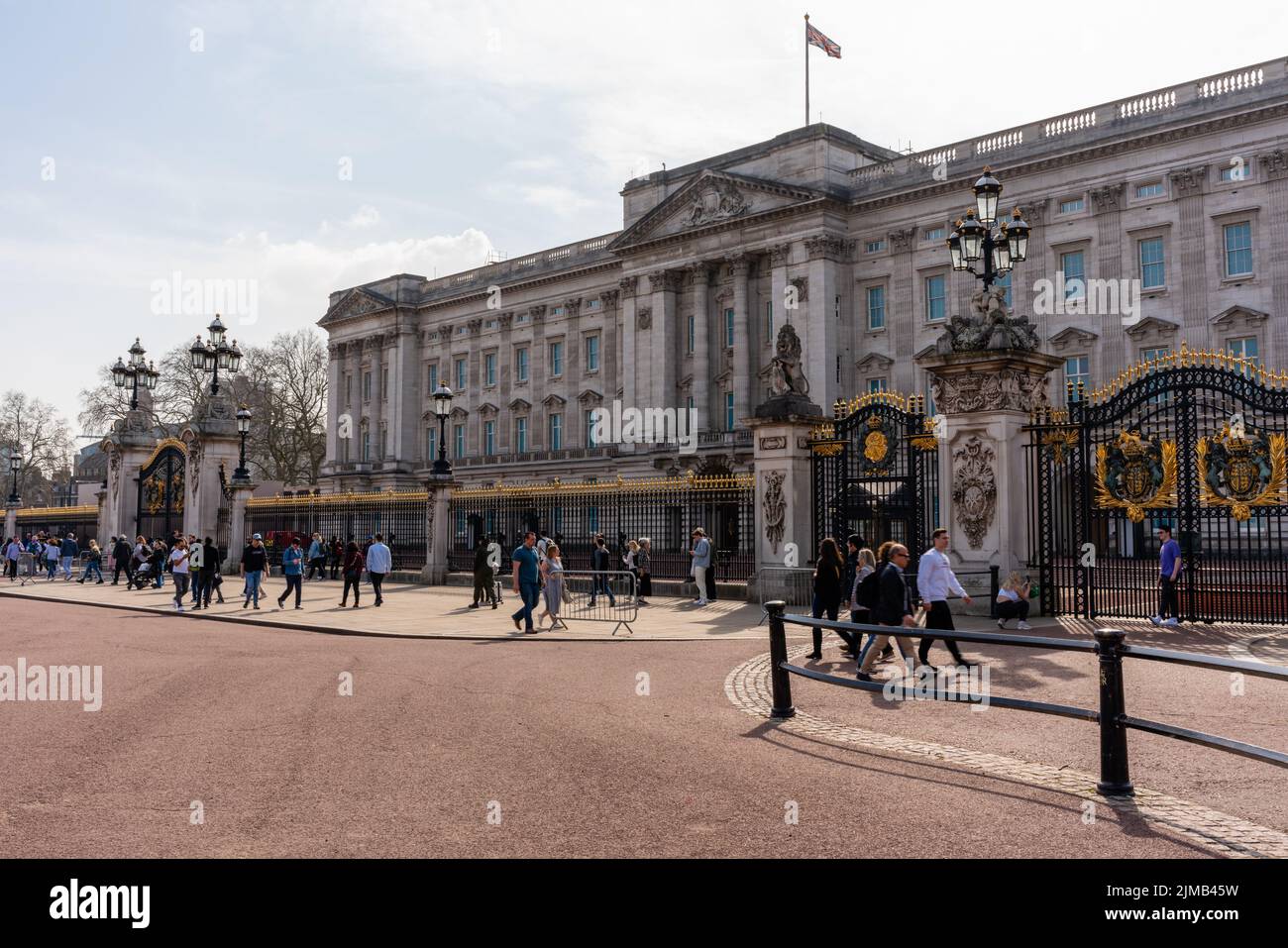 Buckingham palace front view hi-res stock photography and images - Alamy