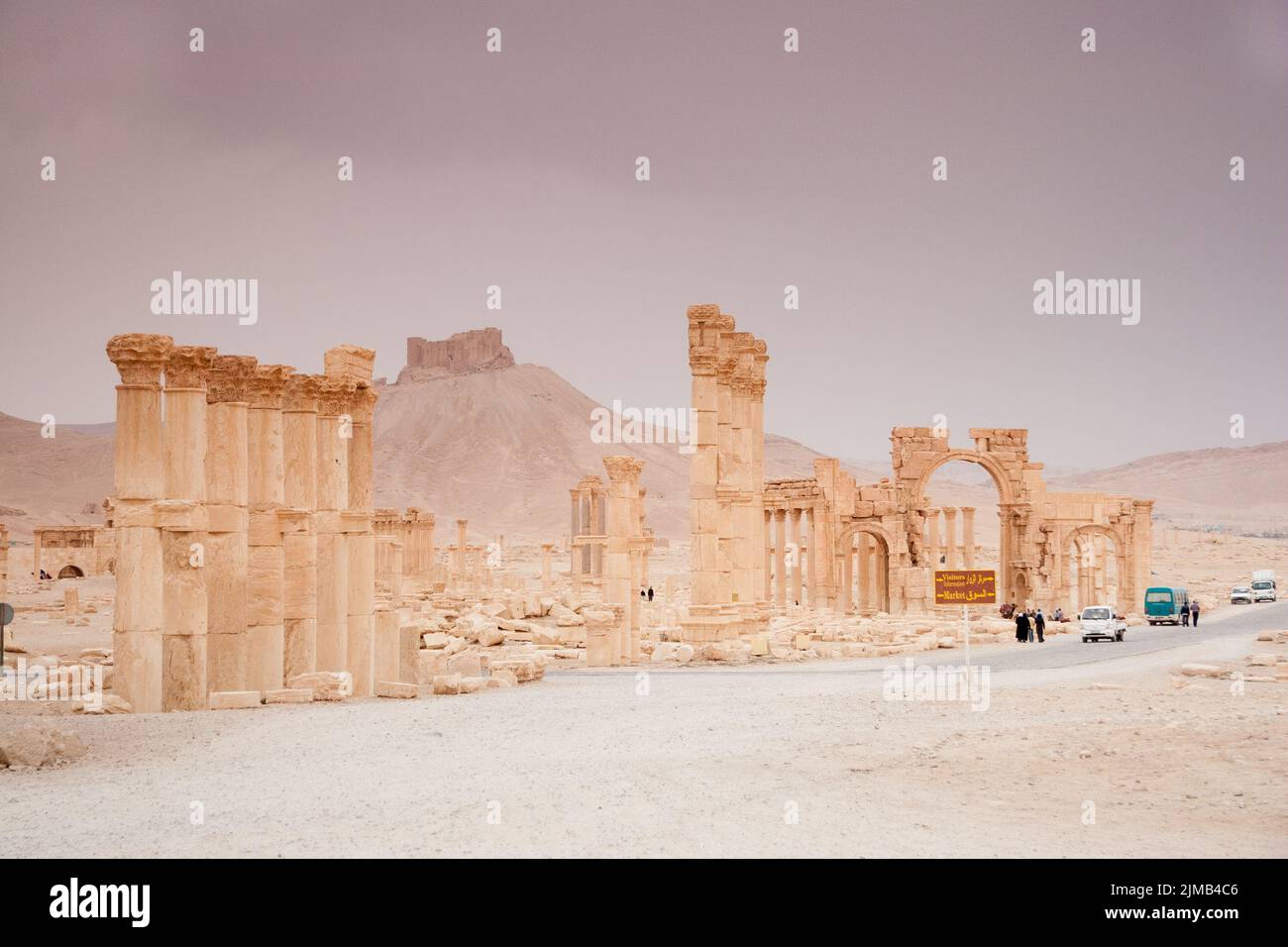 City and desert hi-res stock photography and images - Alamy