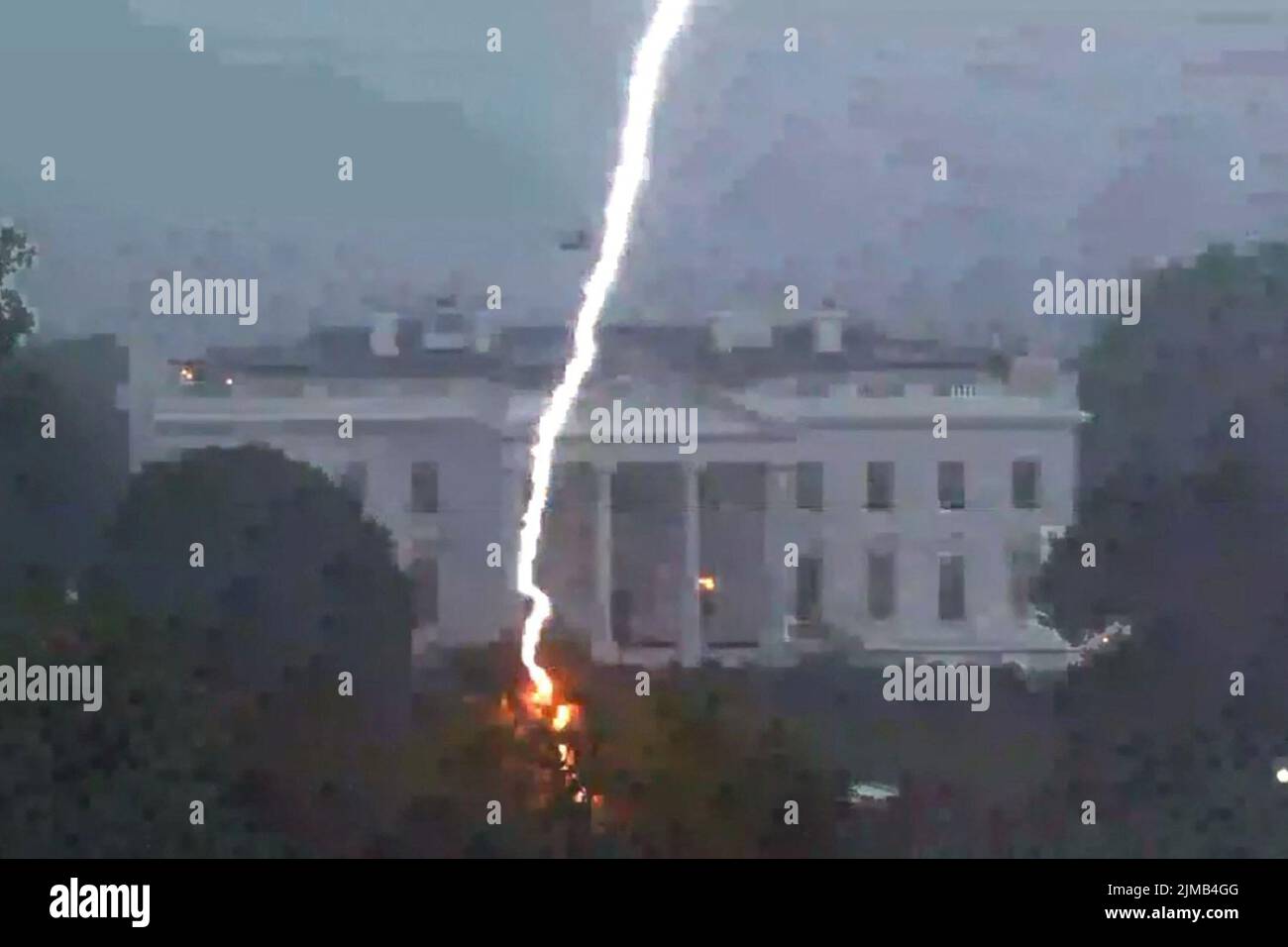 White house lightning strike hi-res stock photography and images - Alamy