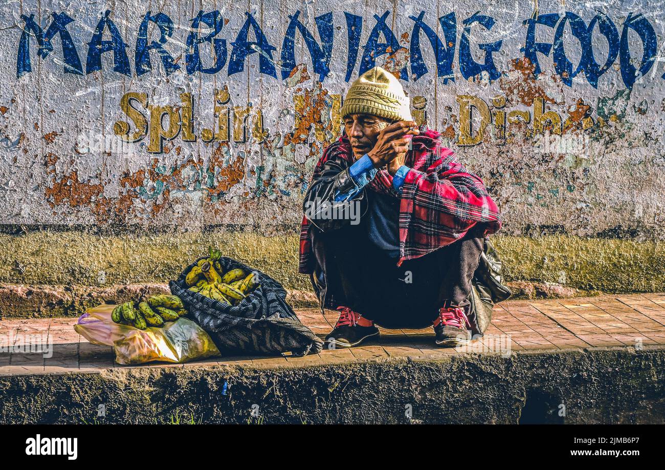 Poor asian man hi-res stock photography and images - Alamy