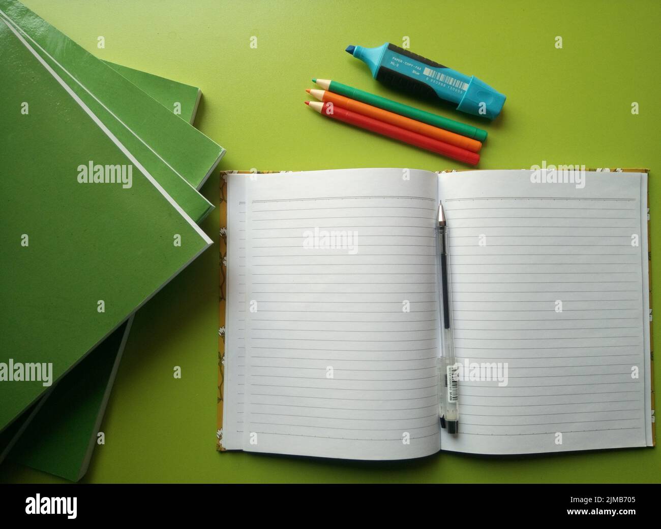 Blank open booklet stationery hi-res stock photography and images - Alamy