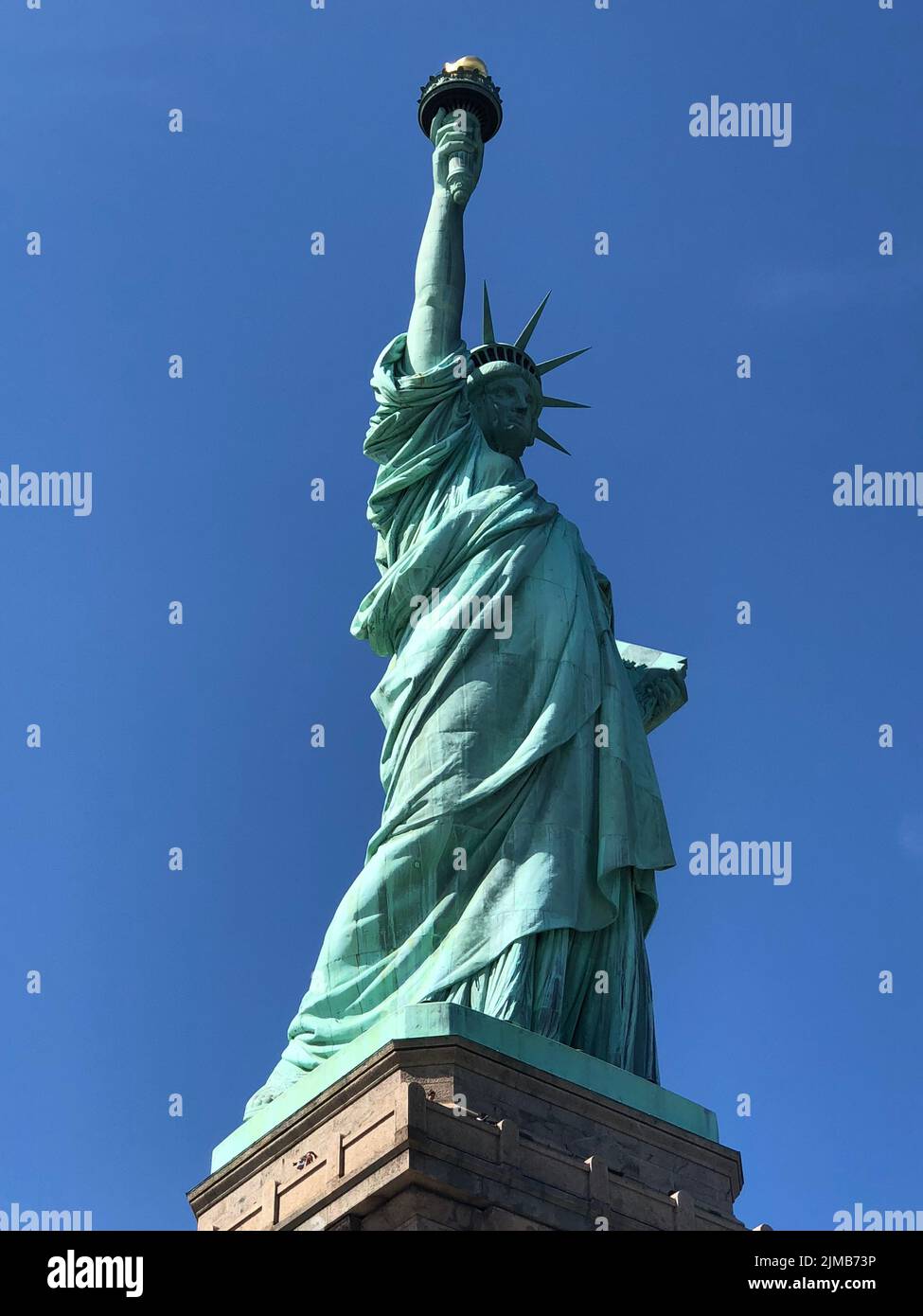 The statue of liberty in construction hi-res stock photography and ...