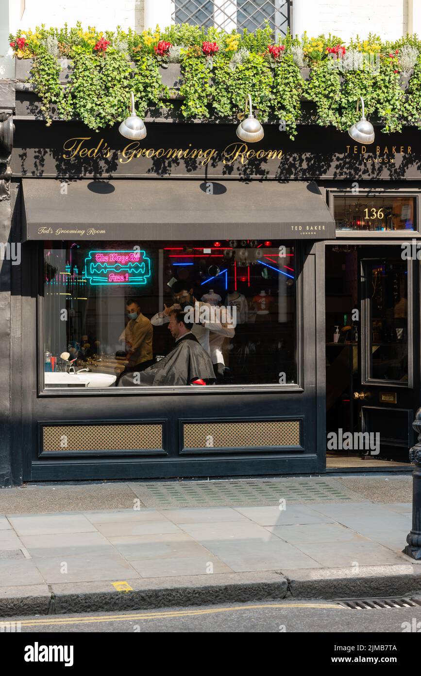 Vertical shot male baker hi-res stock photography and images - Alamy