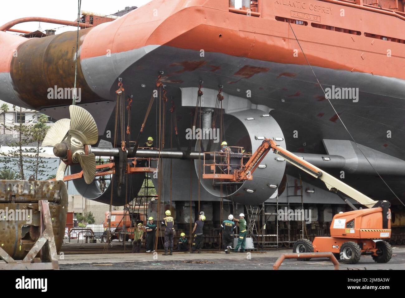Shipyard work hi-res stock photography and images - Alamy