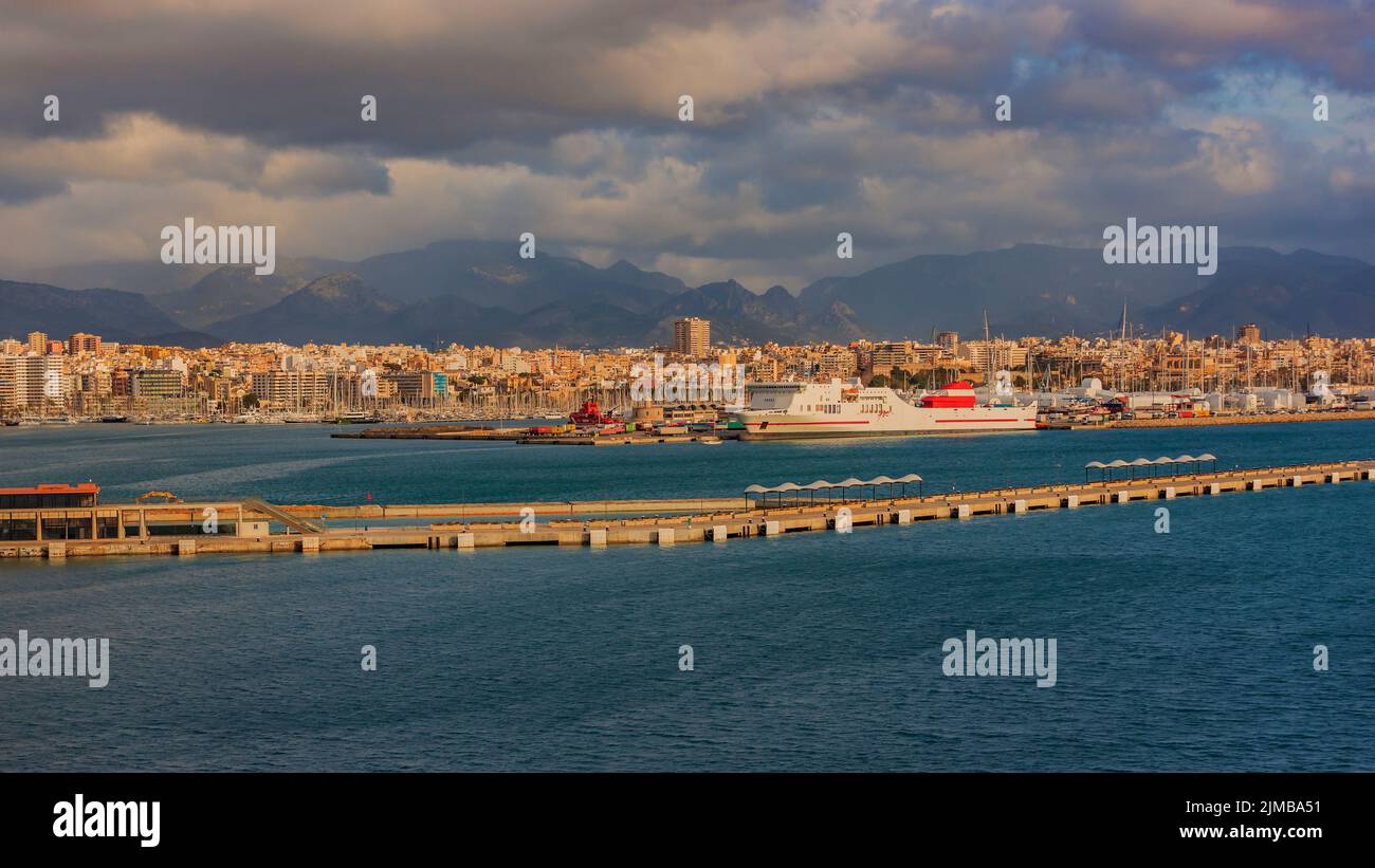 Harbor 1 hi-res stock photography and images - Alamy