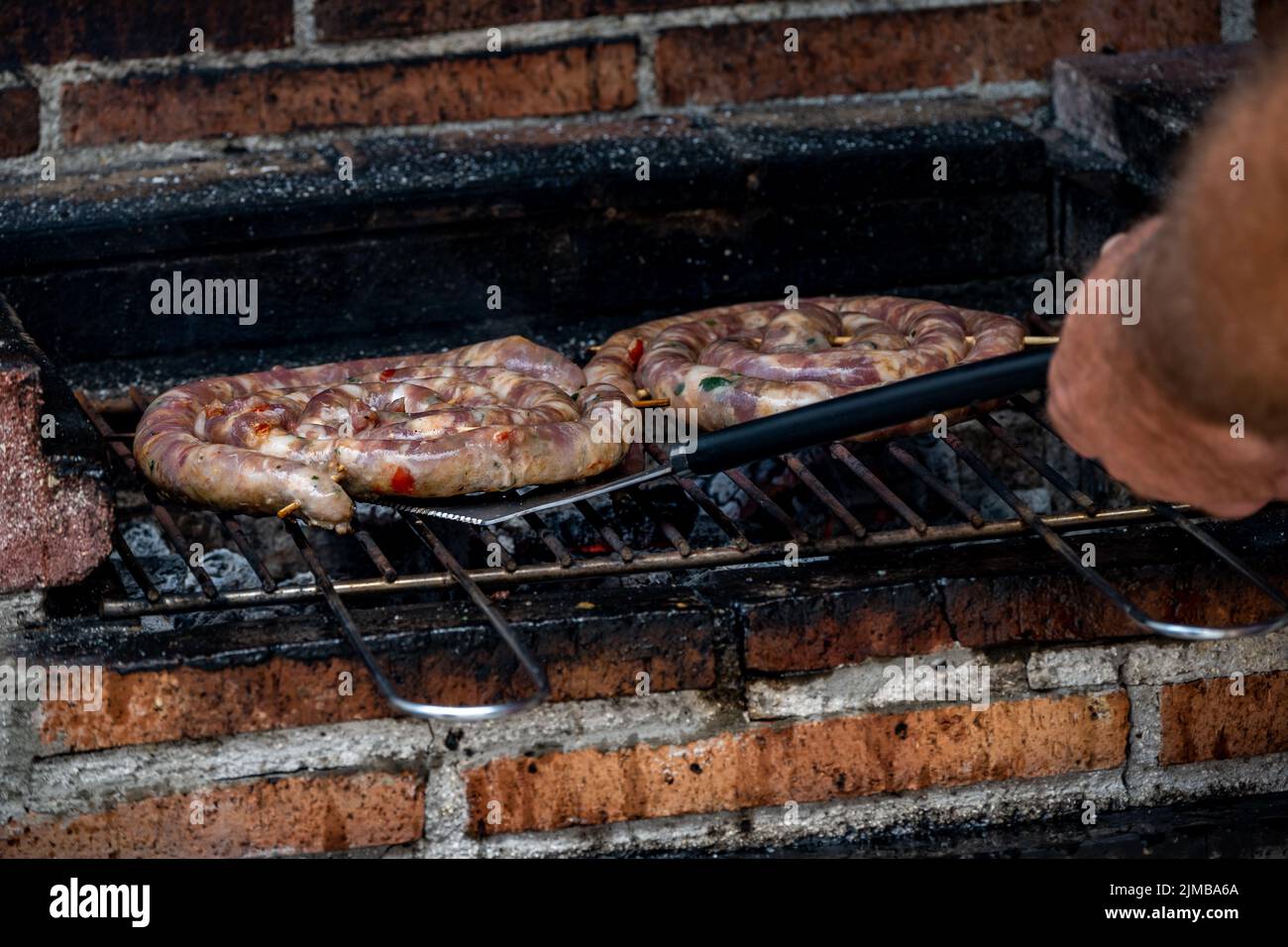 Preparation of the grilled sausage ready to be brought to the table ...