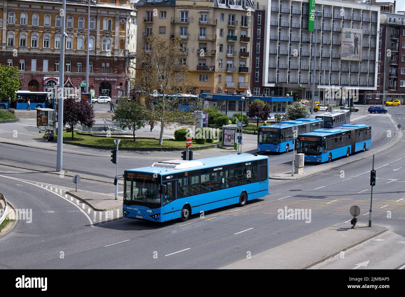 Bus stop landmark hi-res stock photography and images - Alamy