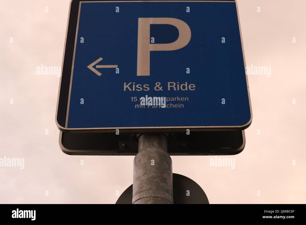 Kiss and ride parking hi-res stock photography and images - Alamy