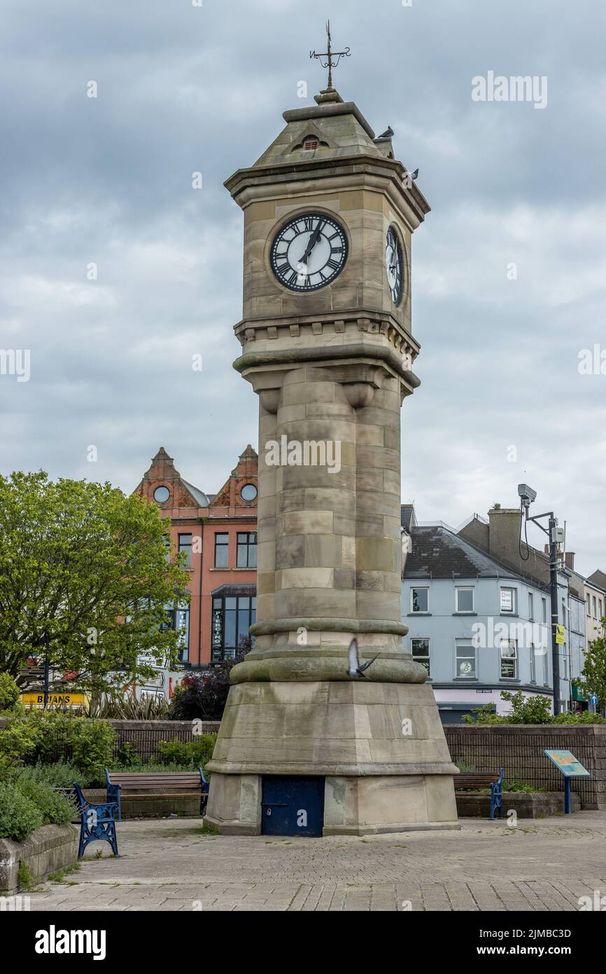 Vertical clock tower hi-res stock photography and images - Alamy