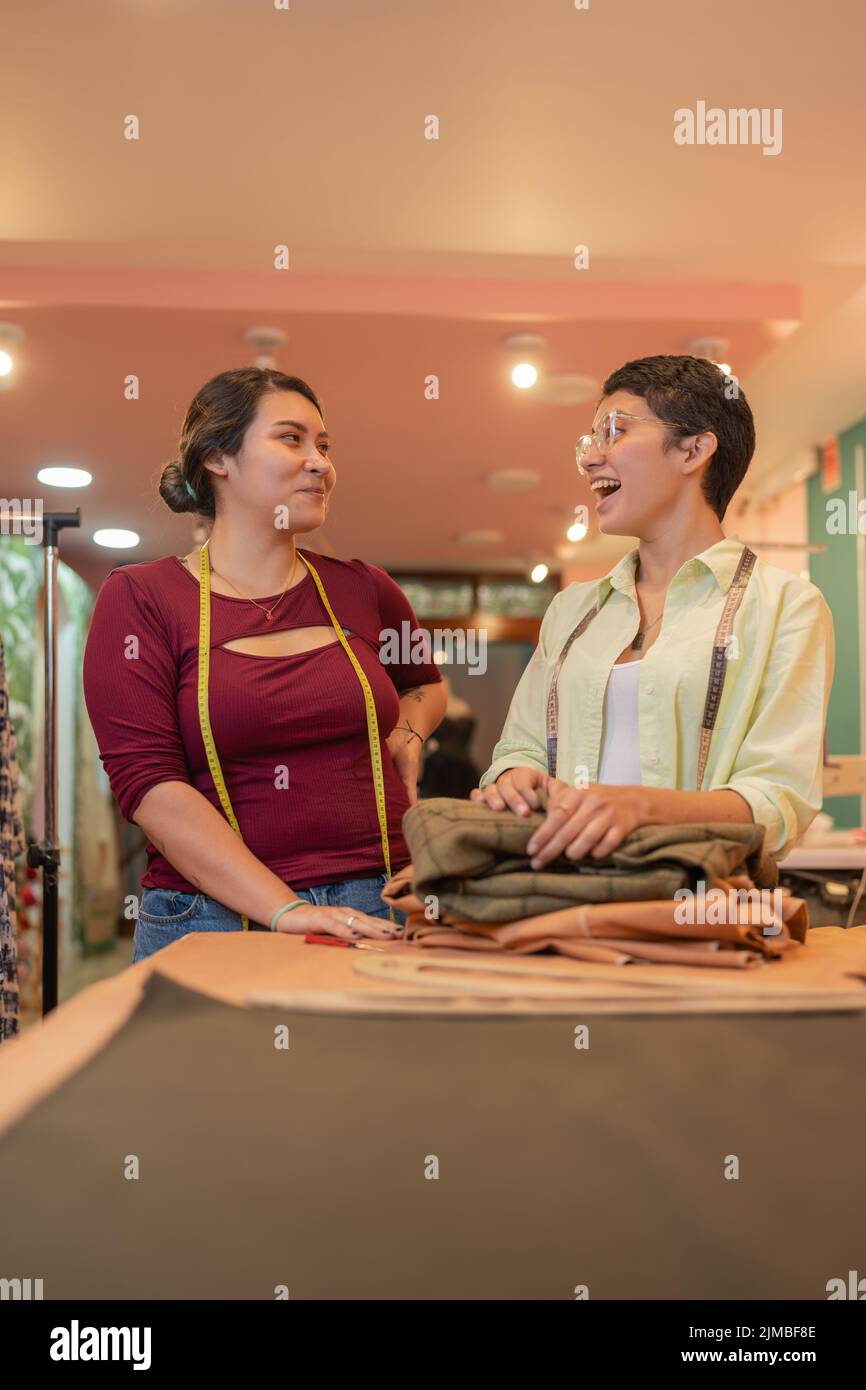 Two women sewing hi-res stock photography and images - Alamy