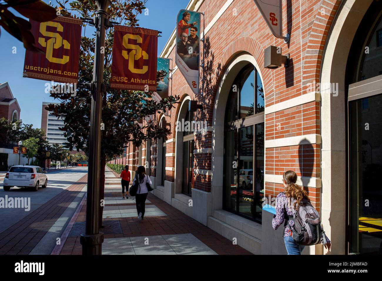 Los Angeles, California, USA. 13th Mar, 2019. Pedestrians walk beneath ...