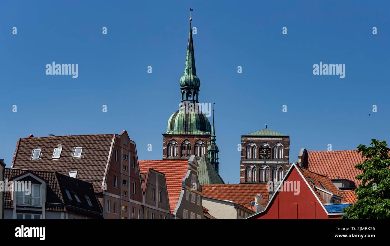 Copper clock tower hi-res stock photography and images - Alamy