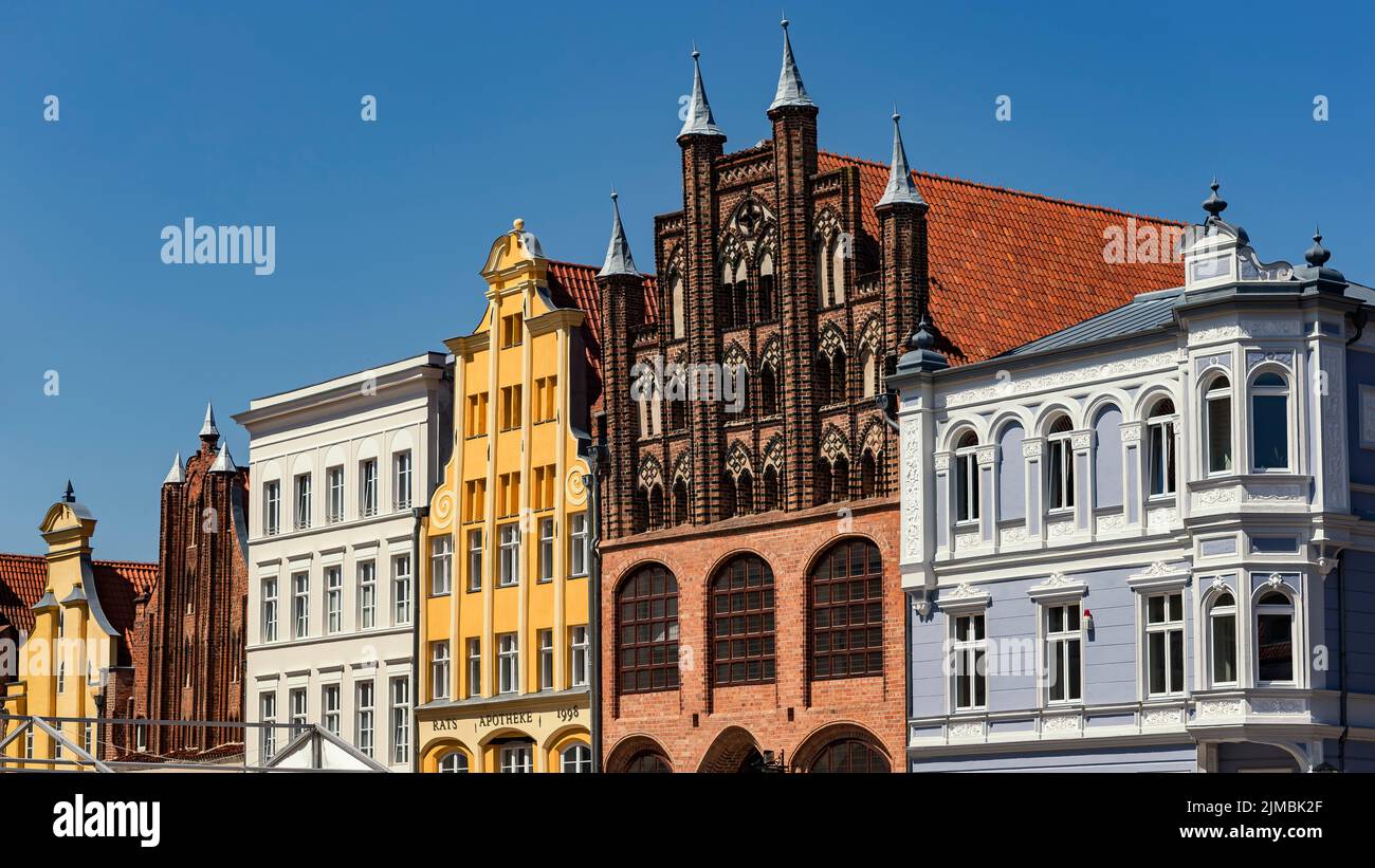Gable fronts hi-res stock photography and images - Alamy