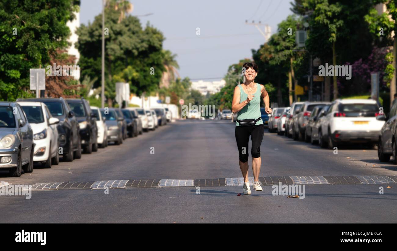 Jogging fitness street hi-res stock photography and images - Alamy